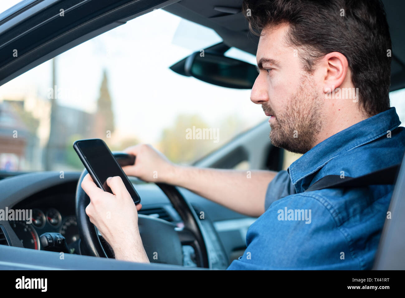 Unsafe parking hi-res stock photography and images - Alamy
