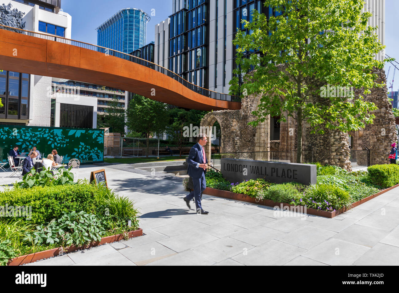 High pedway hi-res stock photography and images - Alamy