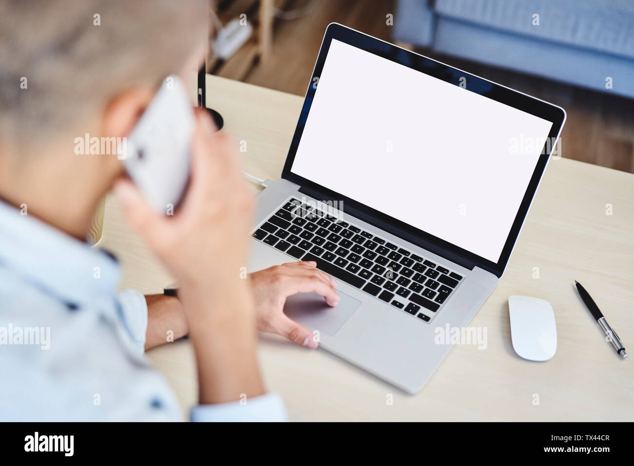 Laptop screen typing hi-res stock photography and images - Alamy