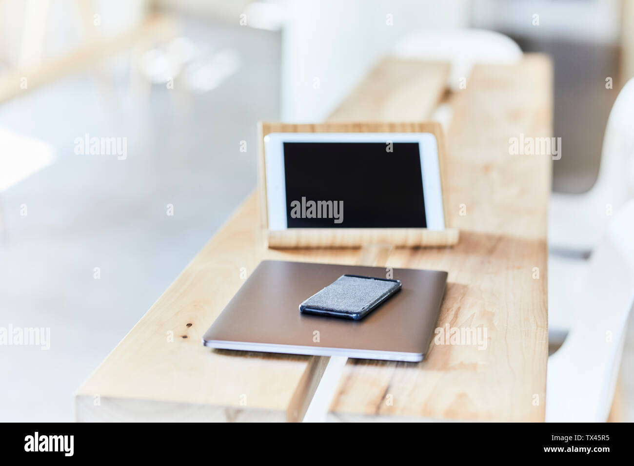 Networking devices hi-res stock photography and images - Alamy