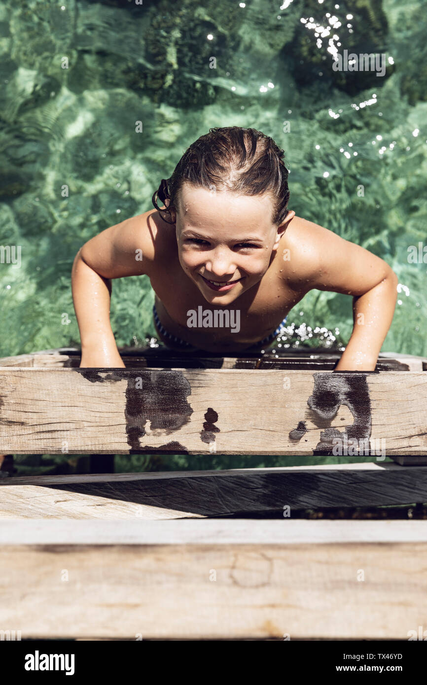 Jetty out into the water hi-res stock photography and images - Alamy