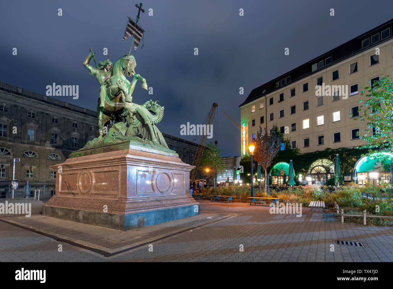 George monument hi-res stock photography and images - Alamy
