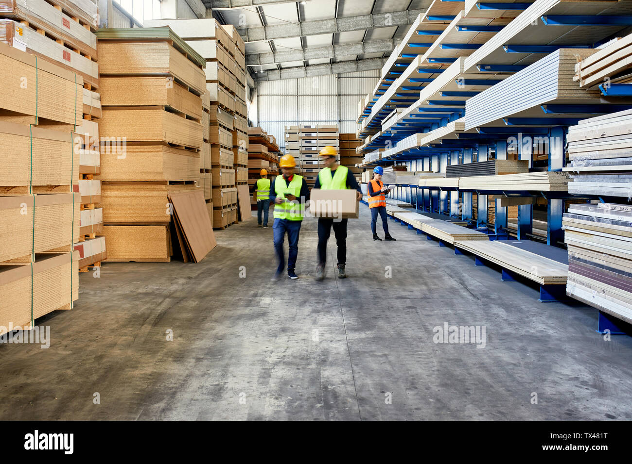 Warehouse workers boxes hi-res stock photography and images - Alamy