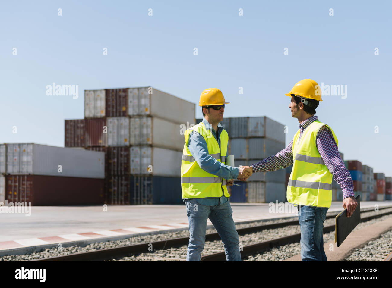 Hands and tracks hi-res stock photography and images - Alamy