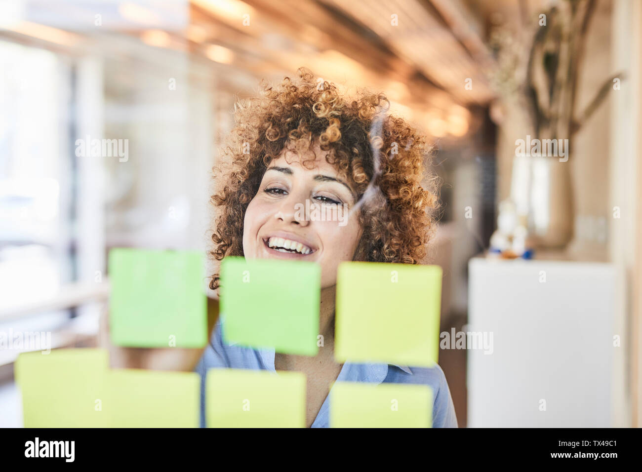 Happy post it hi-res stock photography and images - Alamy