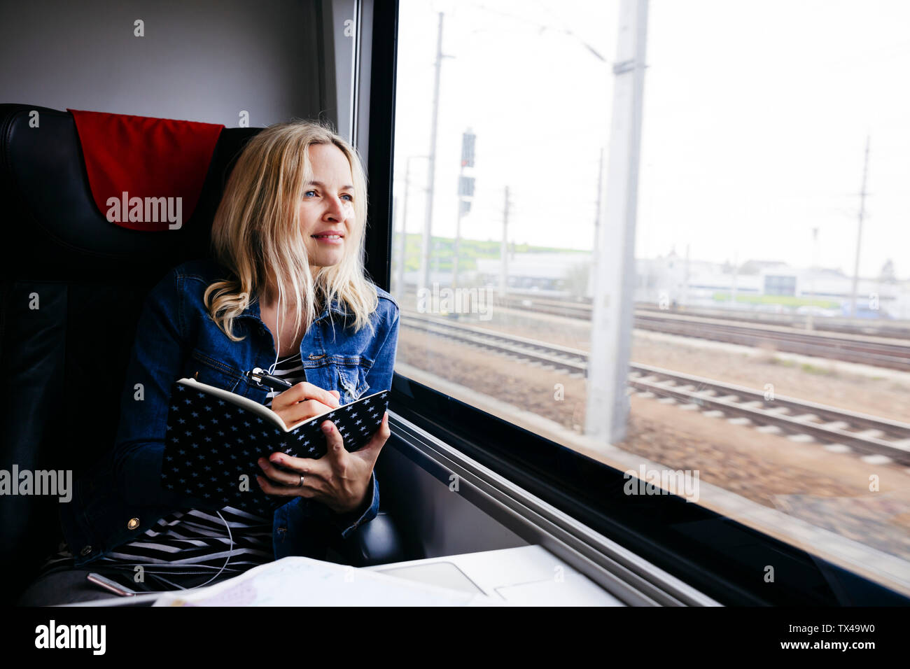 Travelling looking through window hi-res stock photography and images ...