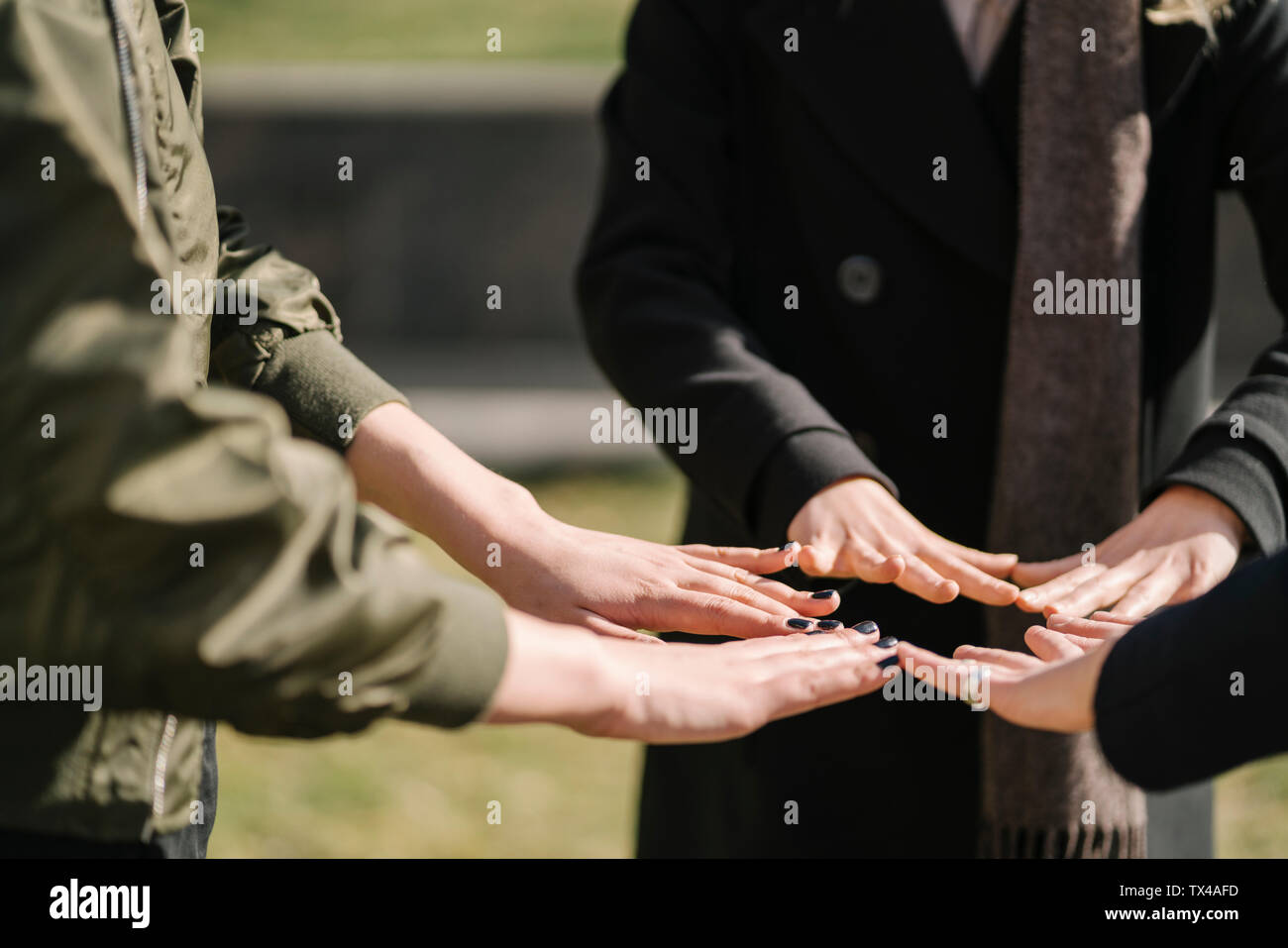 Friendship hands star hi-res stock photography and images - Alamy