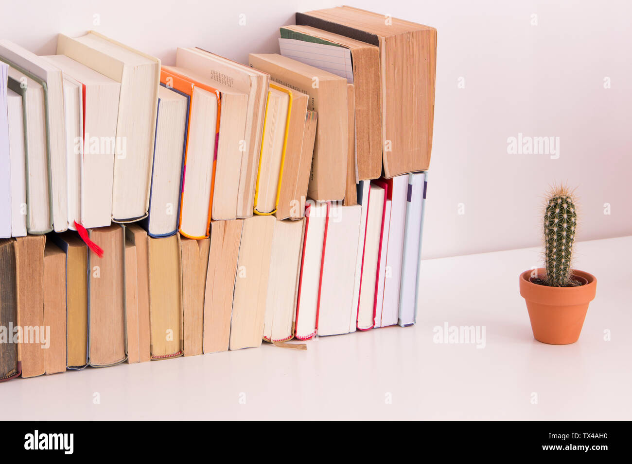 Objects on the desk hi-res stock photography and images - Alamy