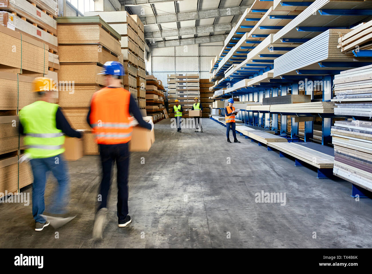 Warehouse workers boxes hi-res stock photography and images - Alamy