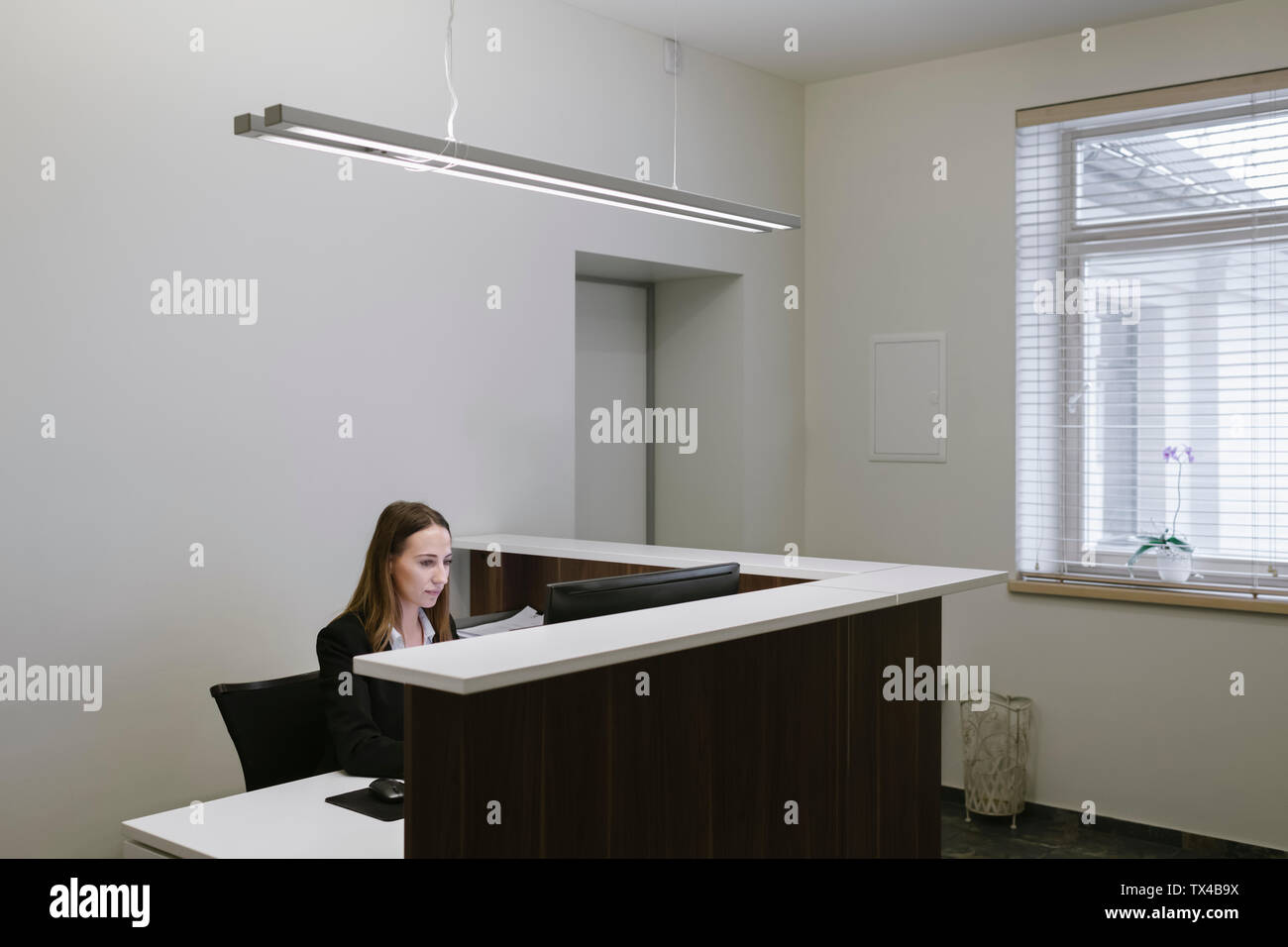 Woman reception desk hi-res stock photography and images - Alamy