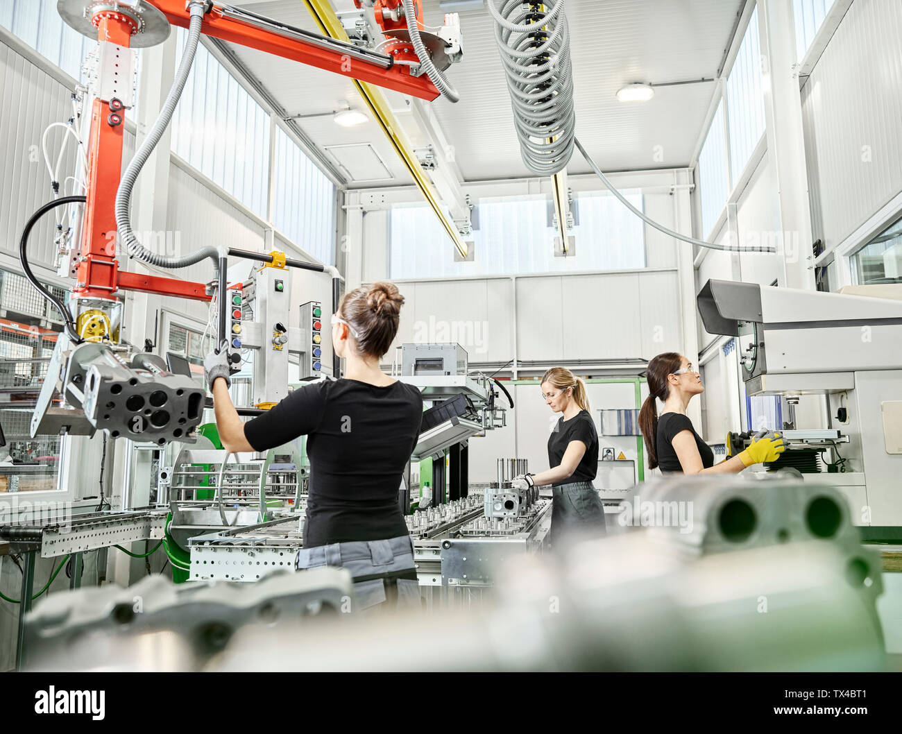 Worker working on factory machines hi-res stock photography and images ...