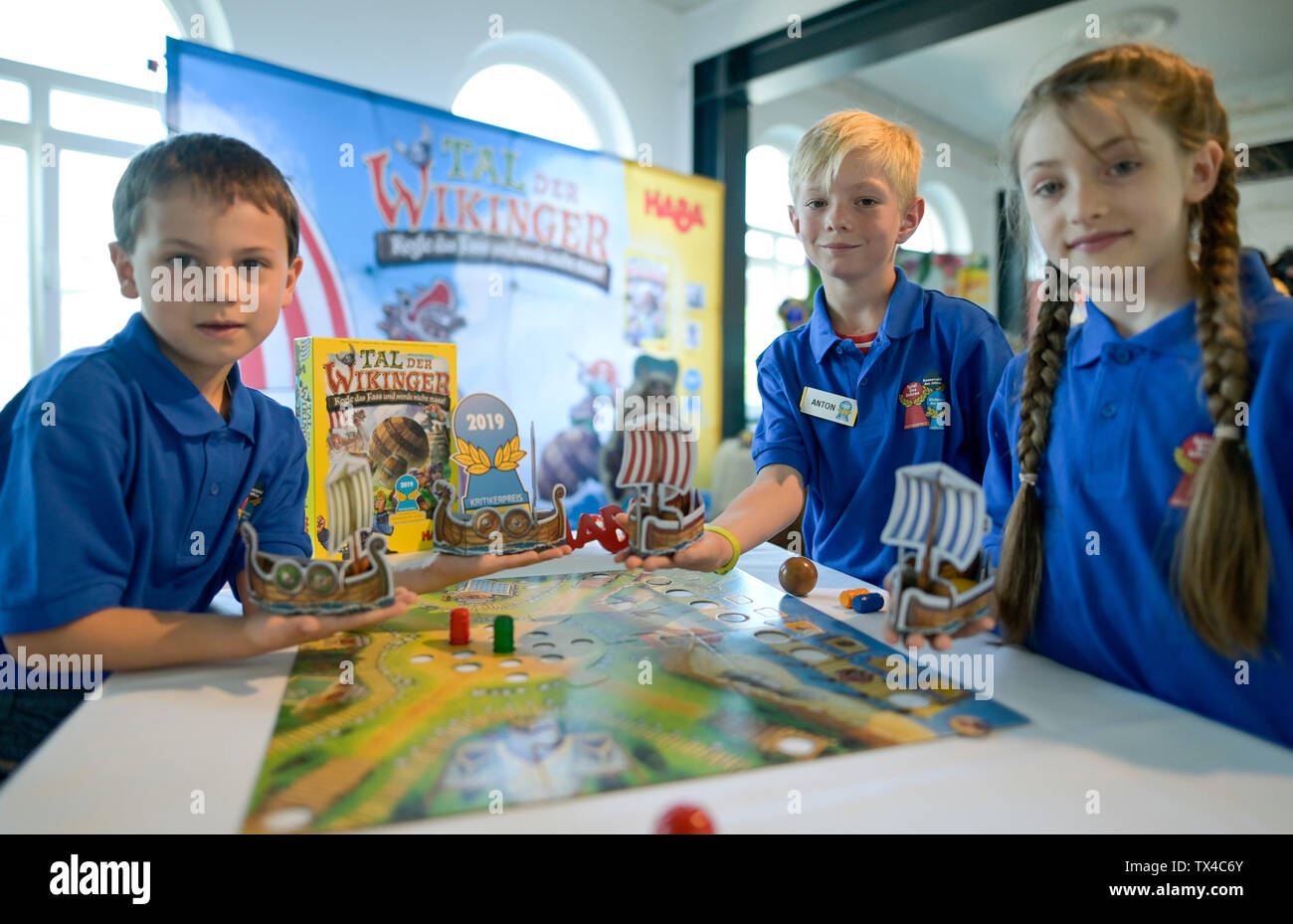 Hamburg, Germany. 24th June, 2019. Children of class 2c of the ...