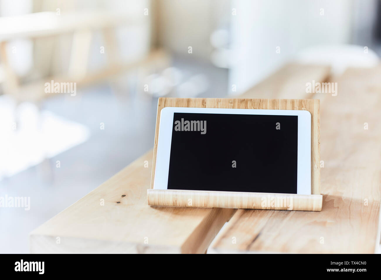 Blank bench hi-res stock photography and images - Alamy