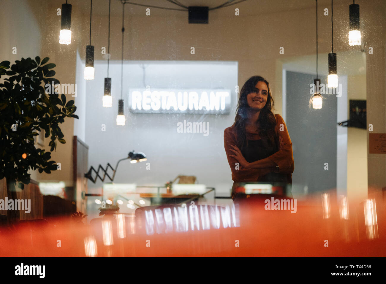 Apron lighting hi-res stock photography and images - Alamy