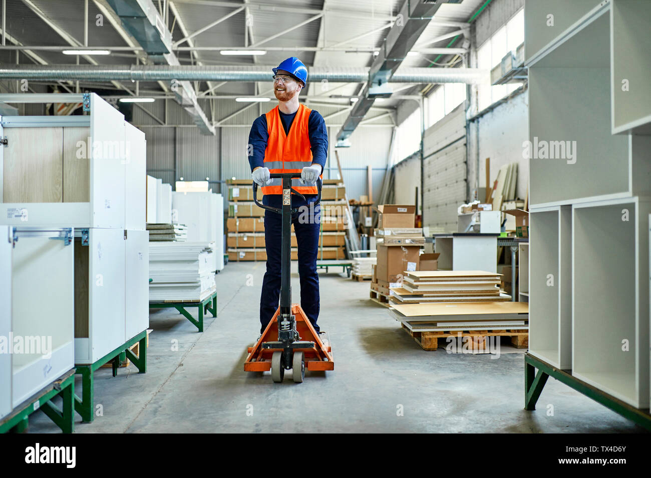 Pallet jack warehouse hi-res stock photography and images - Alamy