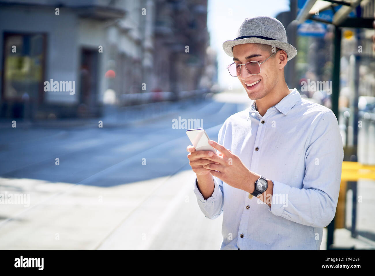 Checking authenticity hi-res stock photography and images - Alamy