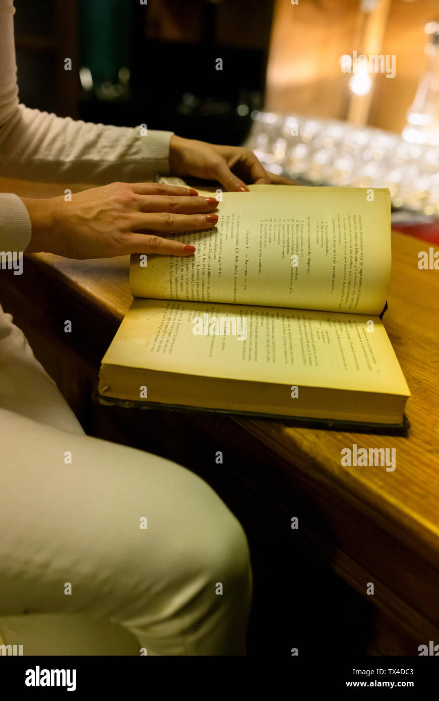 Old woman shop hi-res stock photography and images - Alamy