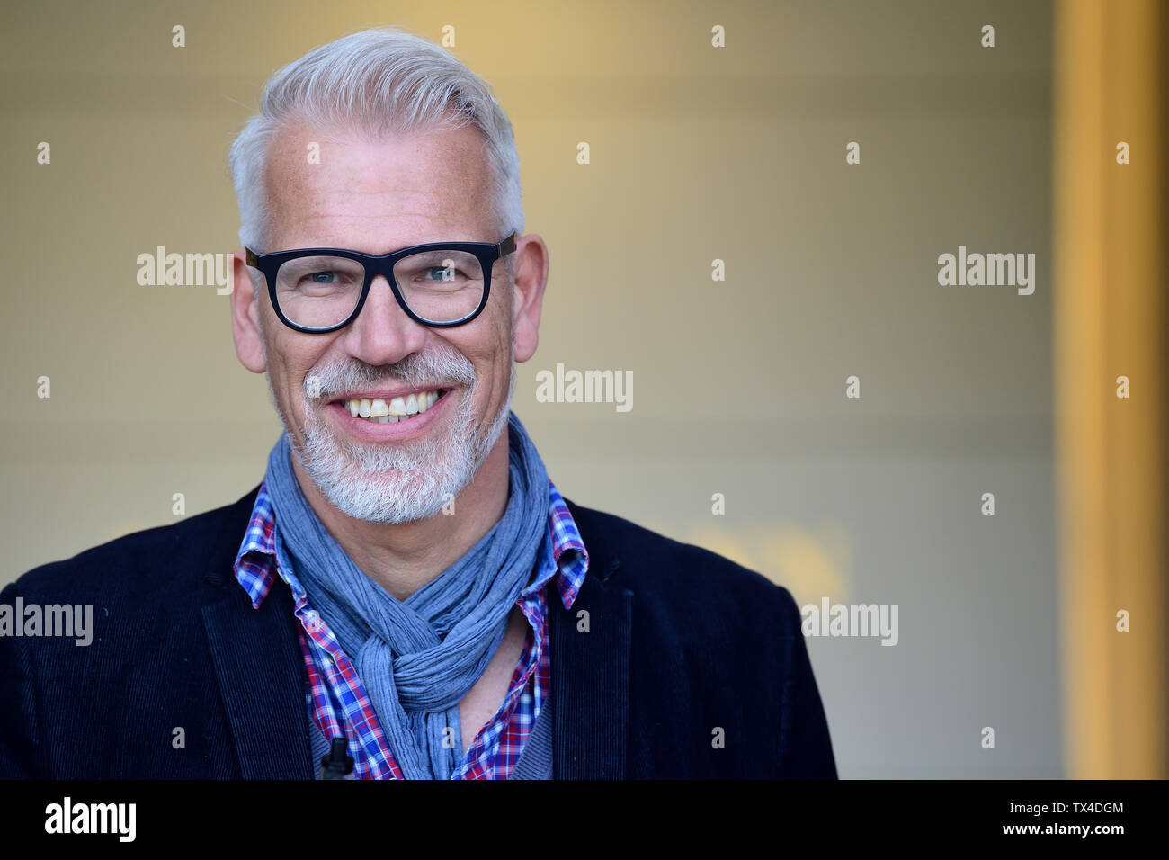 Successful man hi-res stock photography and images - Alamy