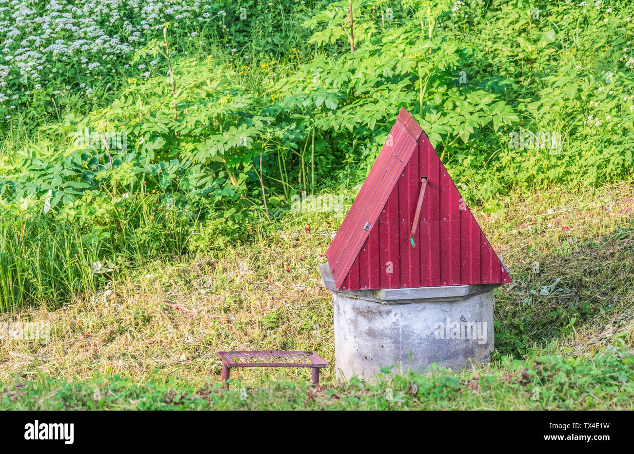 Well getting spring water hi-res stock photography and images - Alamy