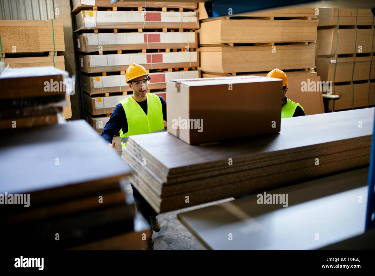 Two warehouse workers in hi-res stock photography and images - Alamy