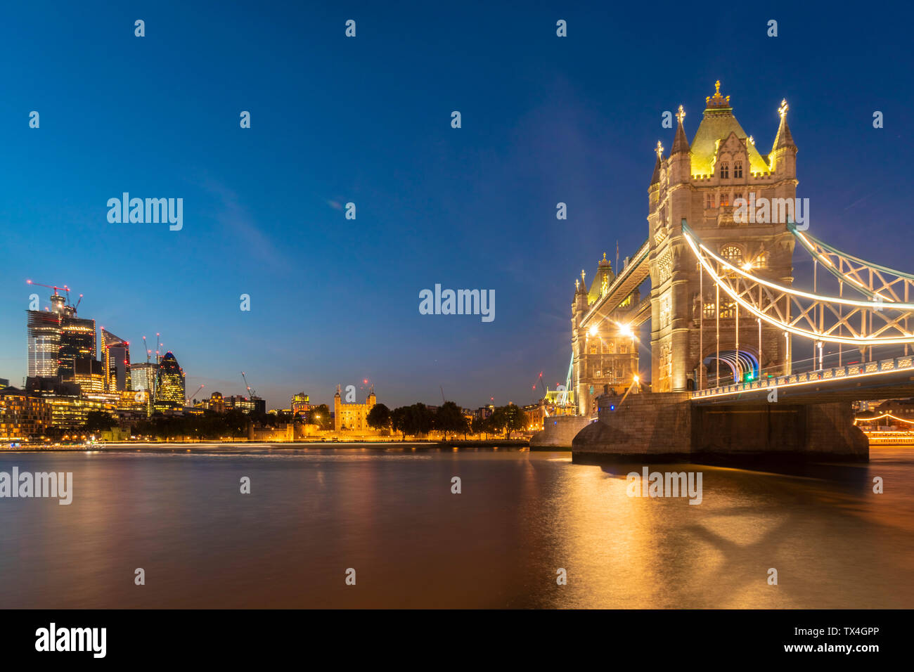 Illuminated tower bridge hi-res stock photography and images - Alamy