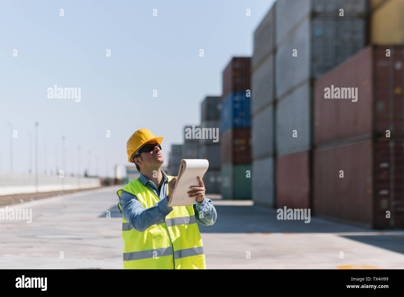 Transport logistics note hi-res stock photography and images - Alamy
