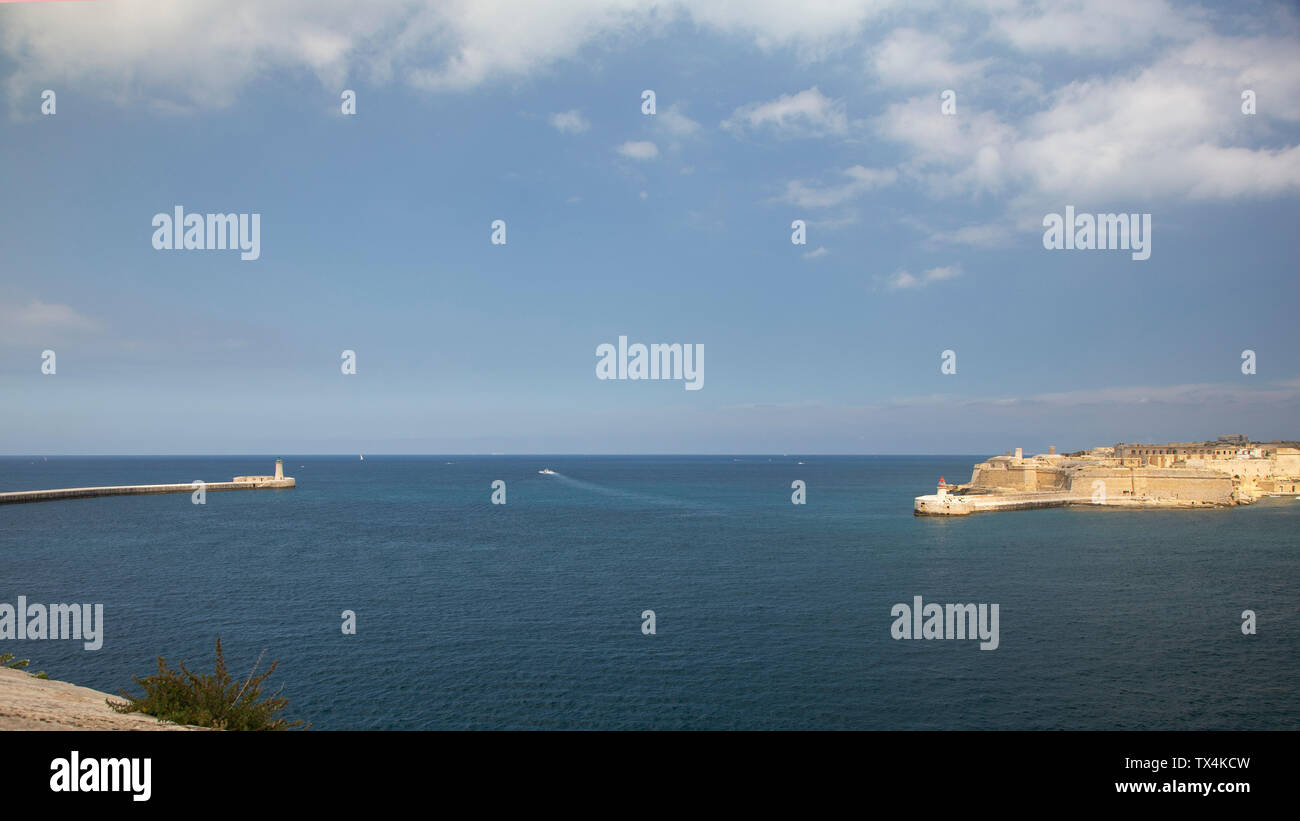 Entrance to grand harbour hi-res stock photography and images - Alamy