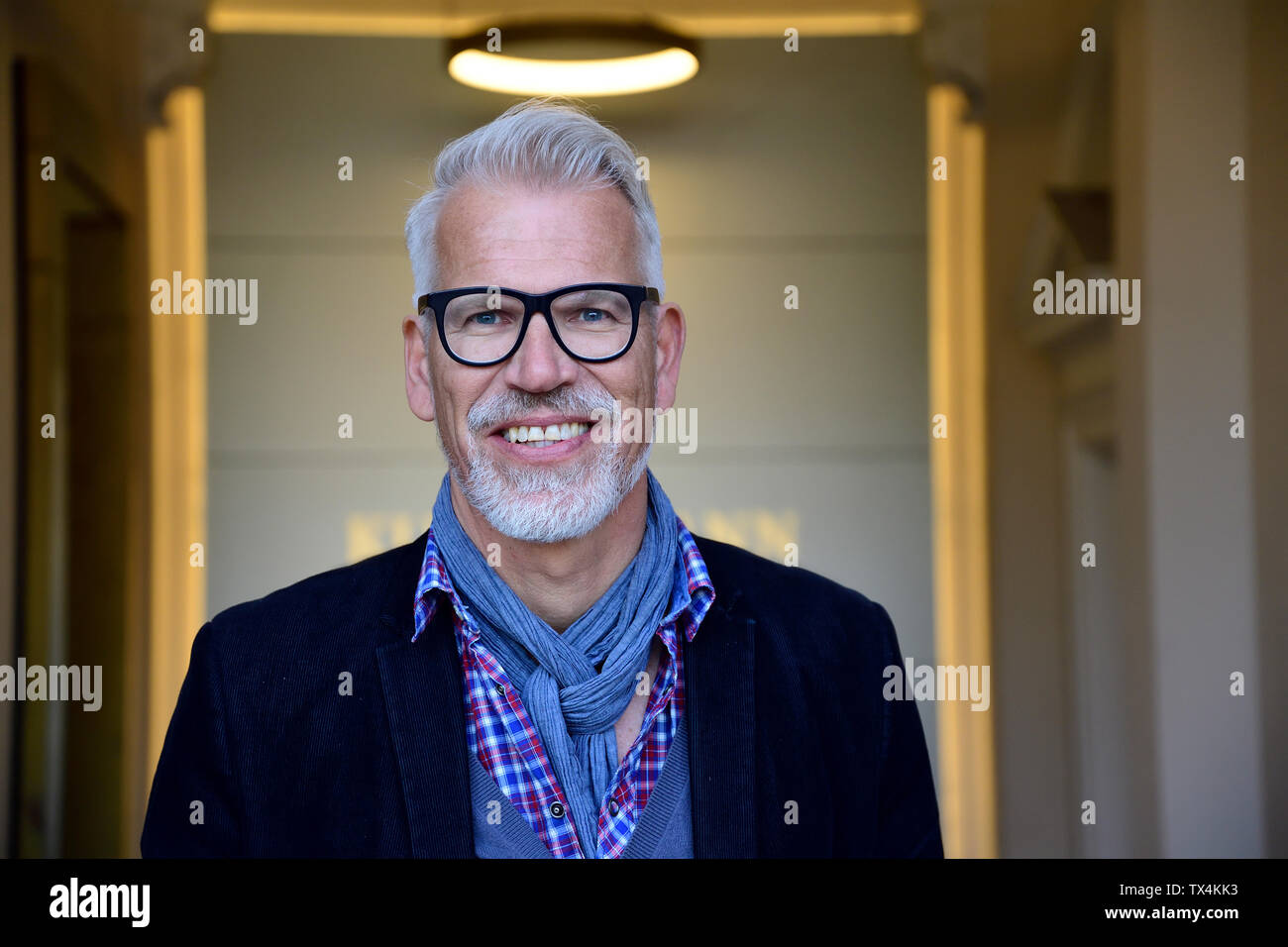 Successful man hi-res stock photography and images - Alamy