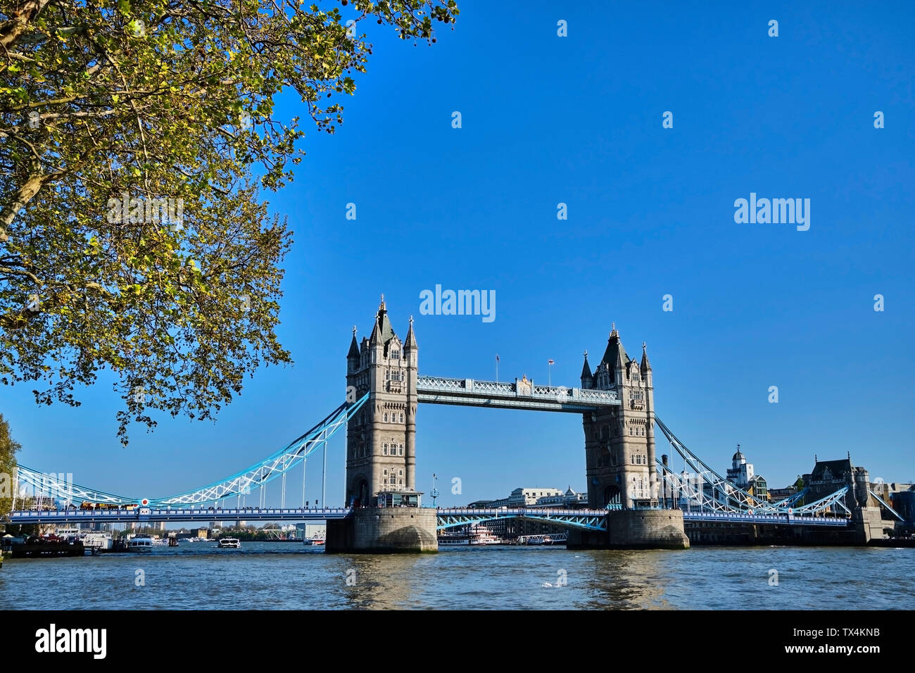 London river thames tower hi-res stock photography and images - Alamy