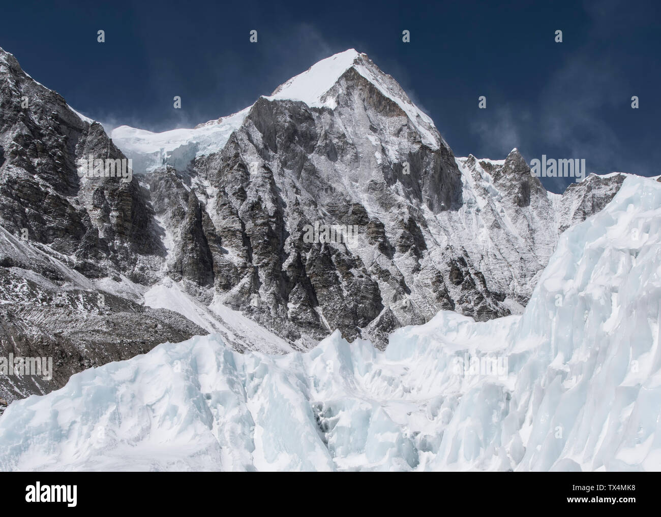 Everest camp khumbu hi-res stock photography and images - Alamy
