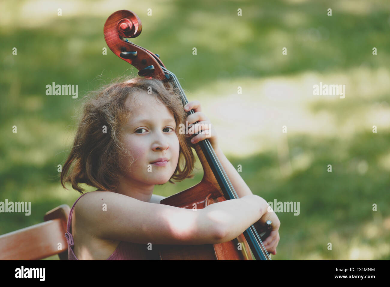 Person playing the cello hi-res stock photography and images - Alamy