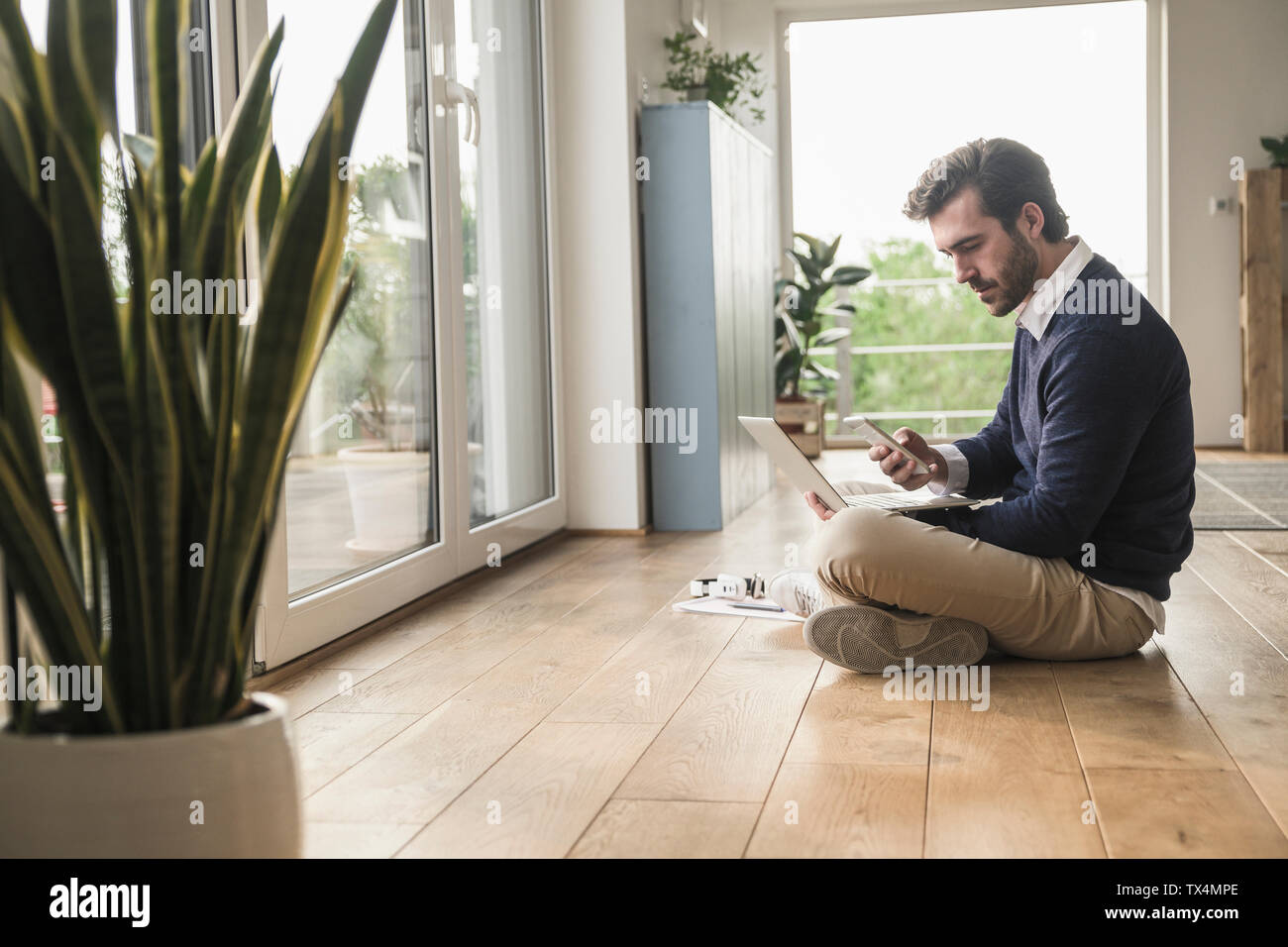 Man sitting in front of computer hi-res stock photography and images ...