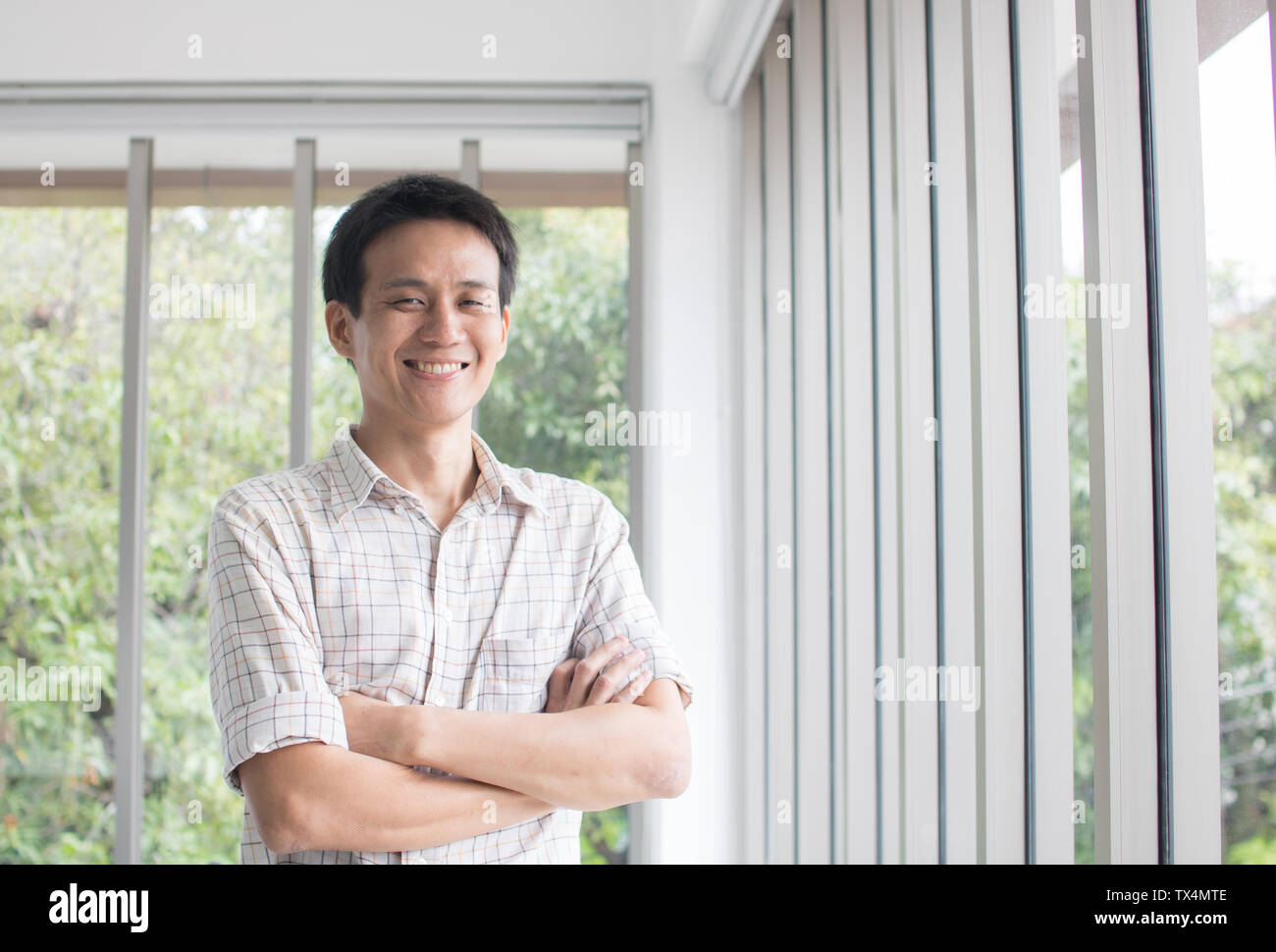 portrait of young Asian Thai business man smiling Stock Photo - Alamy