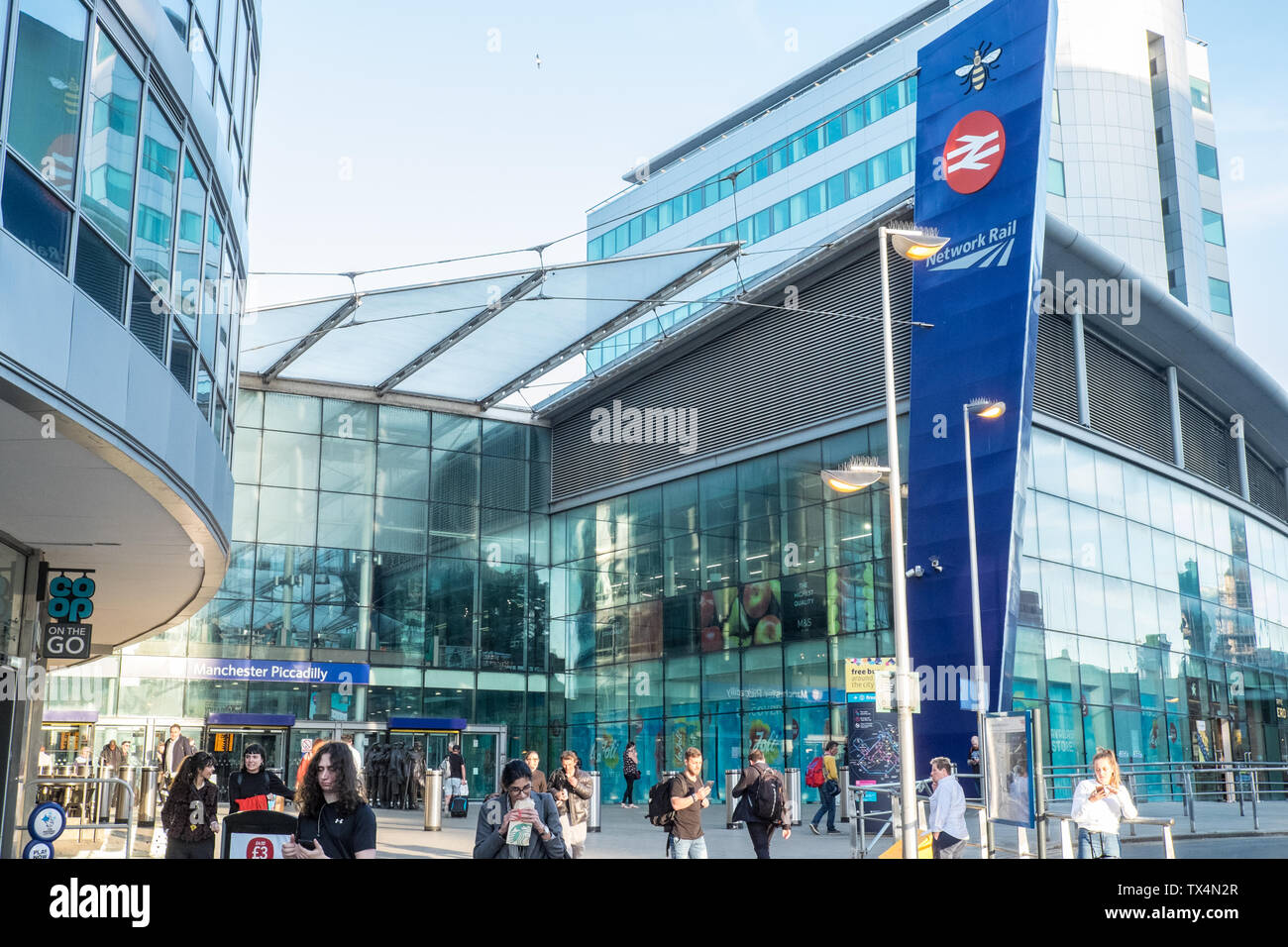 Manchester piccadilly station hi-res stock photography and images - Alamy