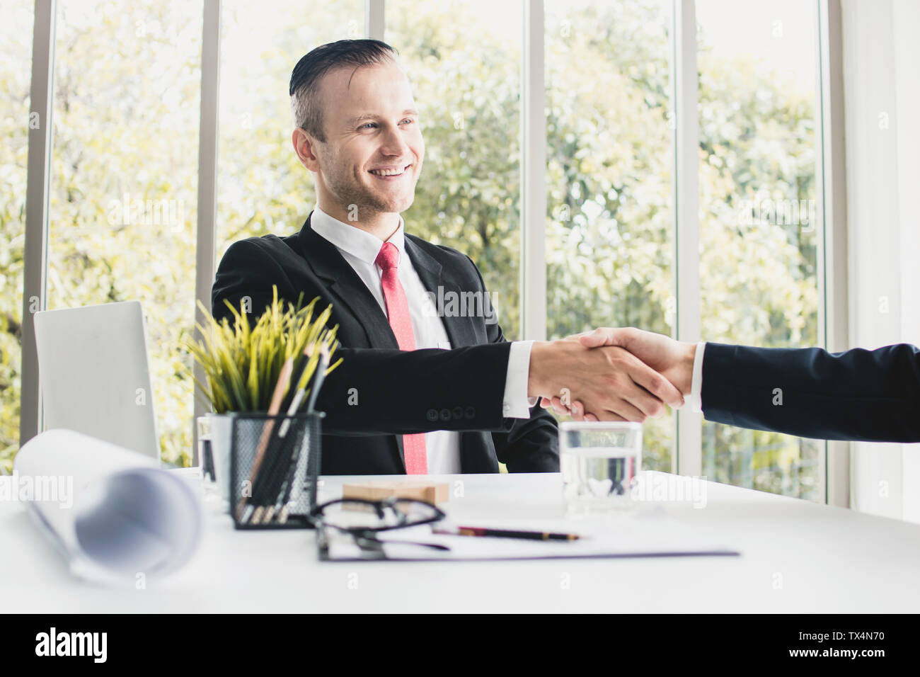 business people shake hands finishing agreement and cooperation Stock ...