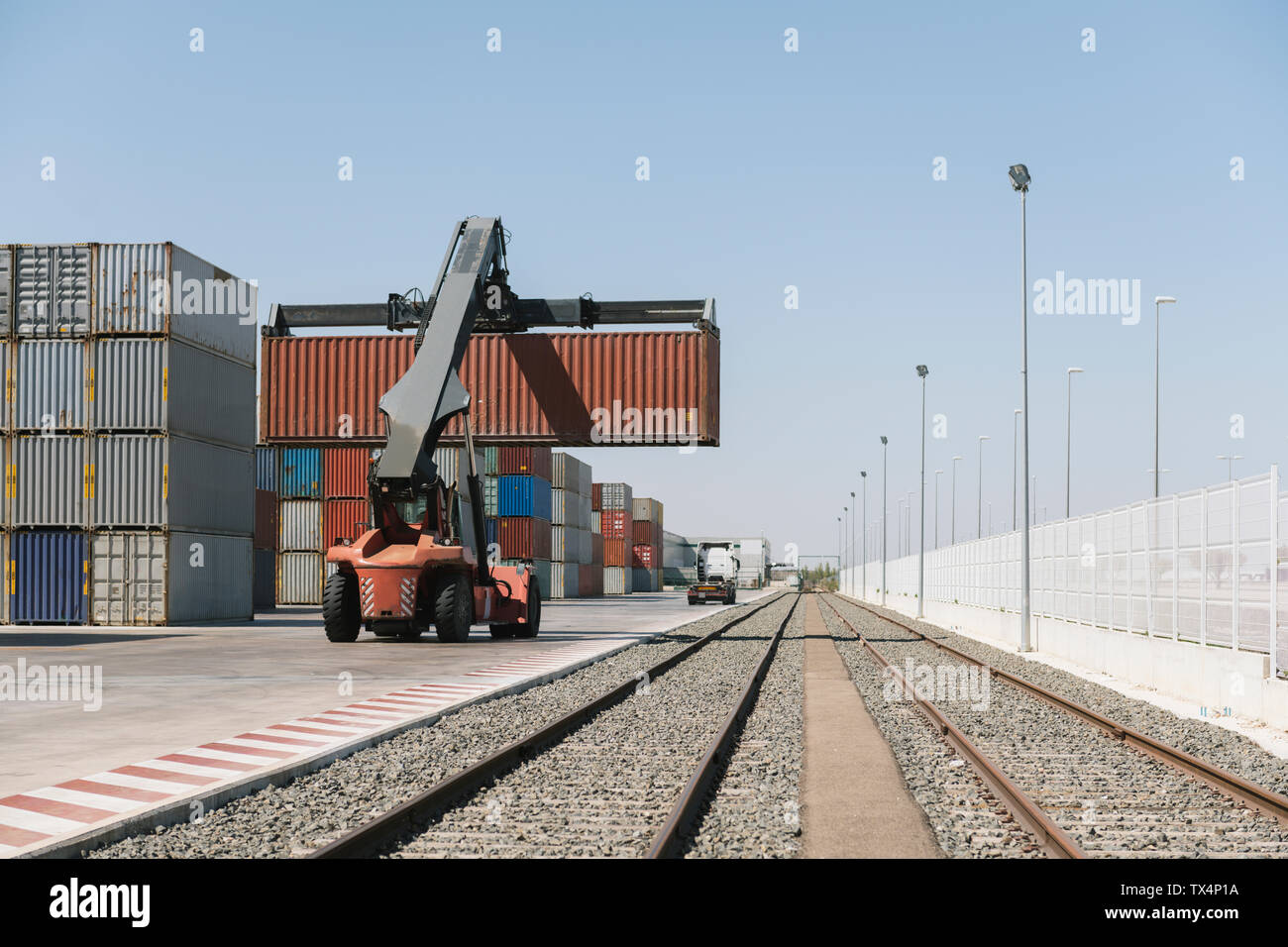 Lifting of goods hi-res stock photography and images - Alamy