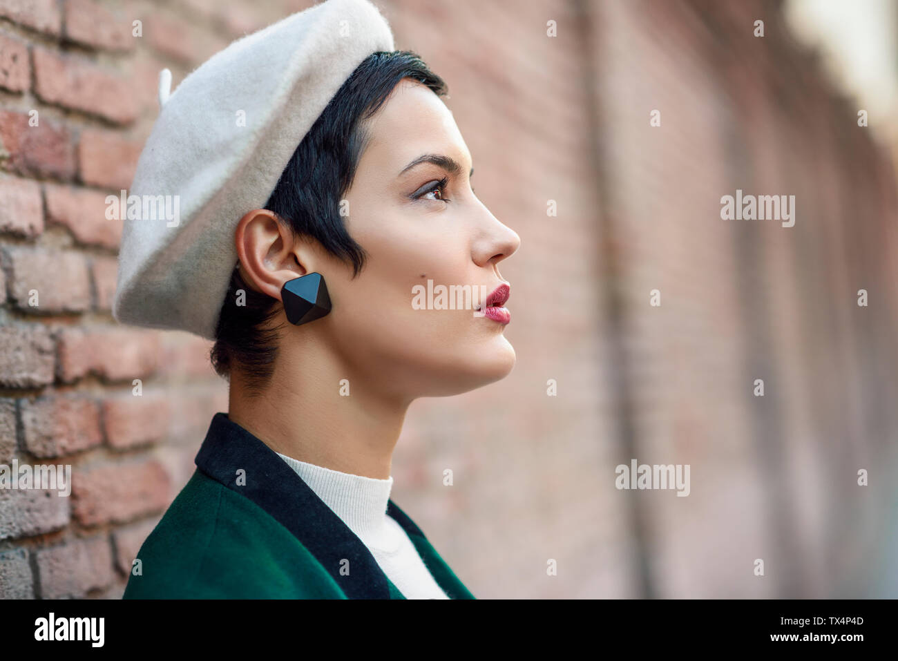 Wearing a beret hi-res stock photography and images - Alamy