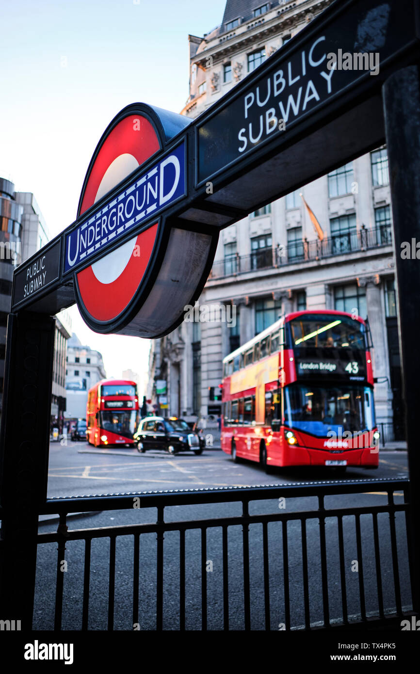 London underground hi-res stock photography and images - Alamy