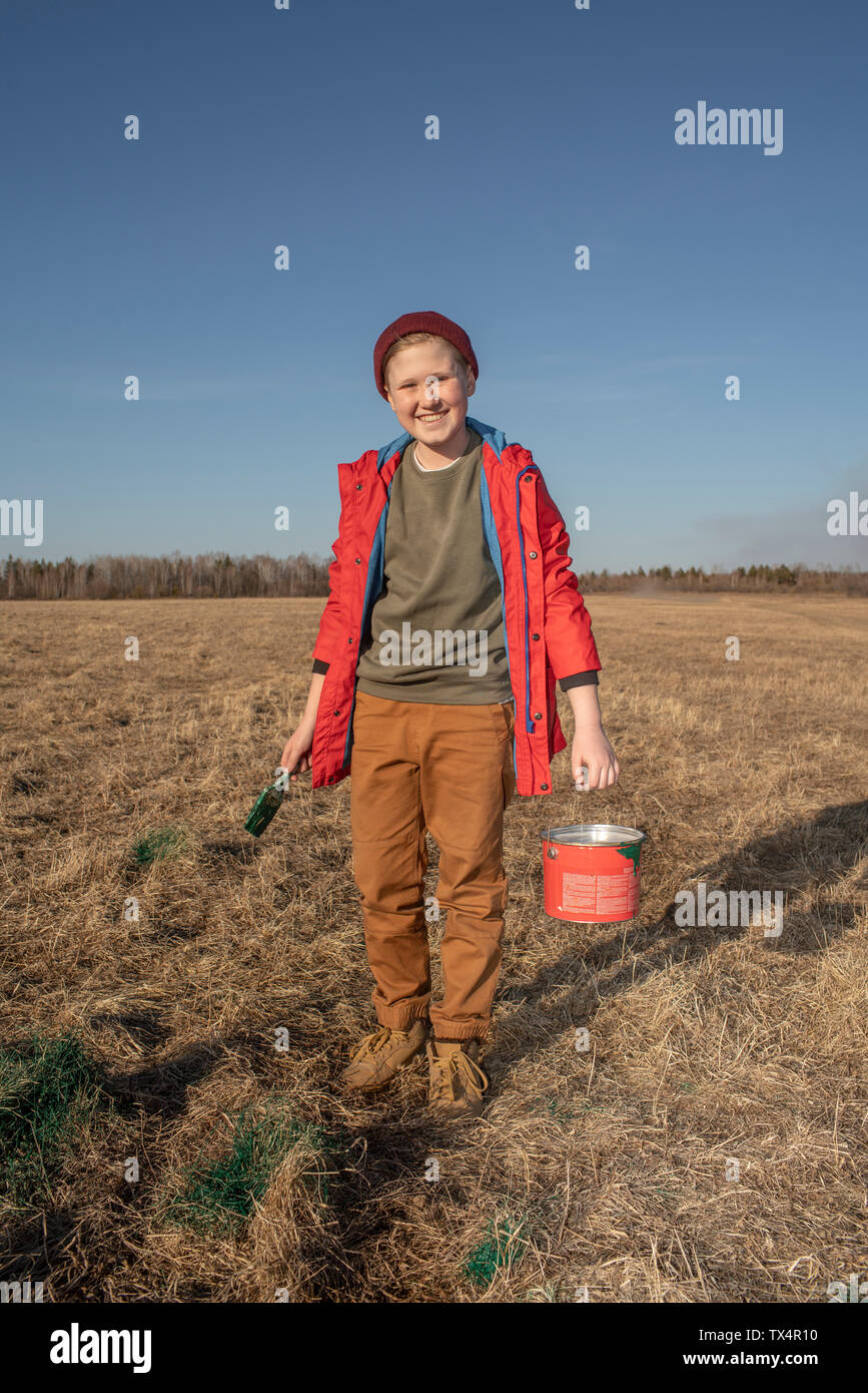 Paint bucket hi-res stock photography and images - Alamy