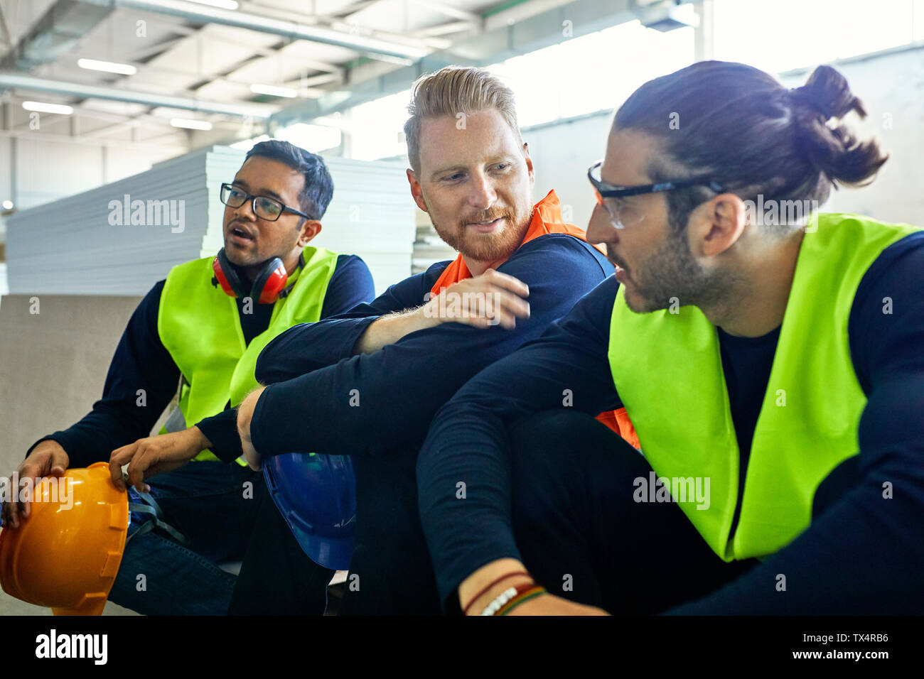 Workers having break sitting hi-res stock photography and images - Alamy