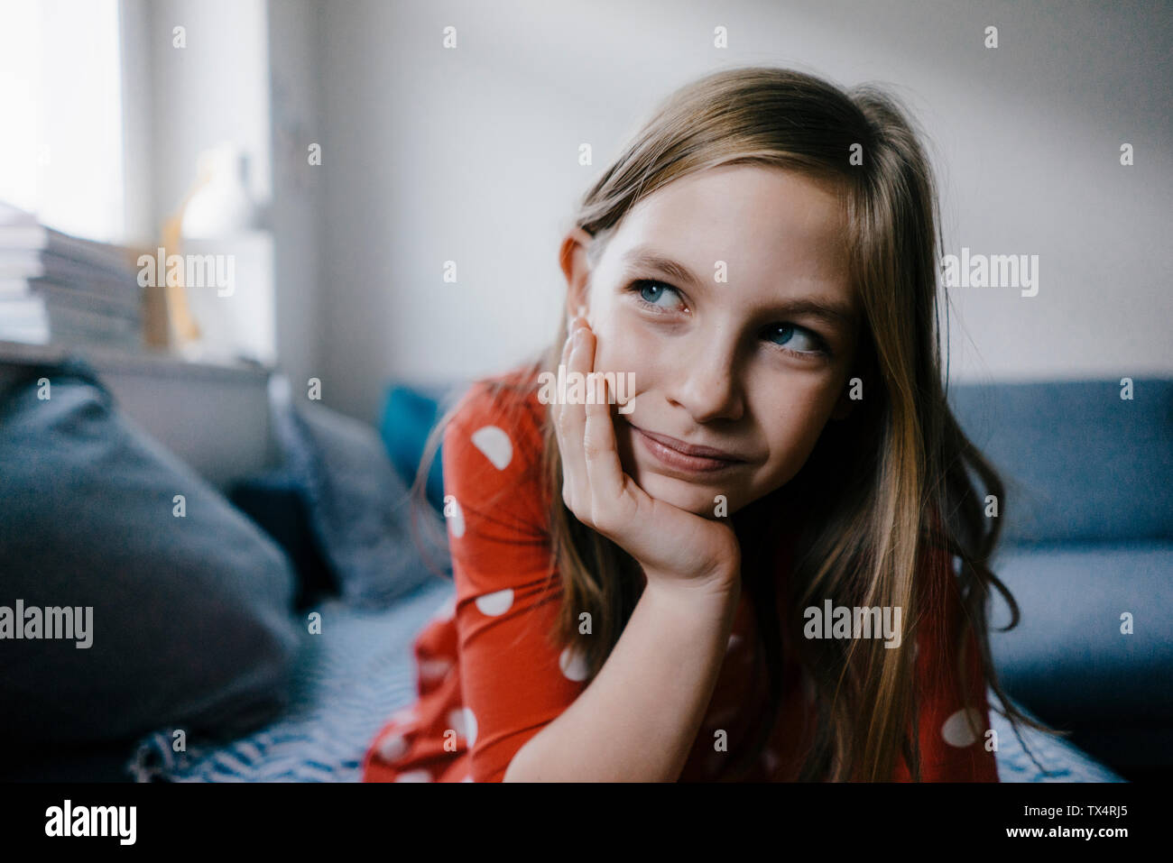 Resting her head in her hand hi-res stock photography and images - Alamy