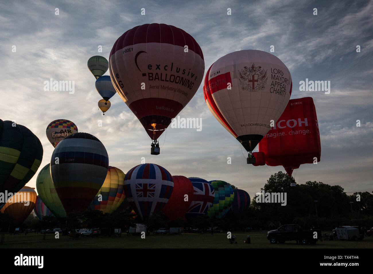 Lord Mayor's Hot Air Balloon Regatta 2019 across the London skyline ...