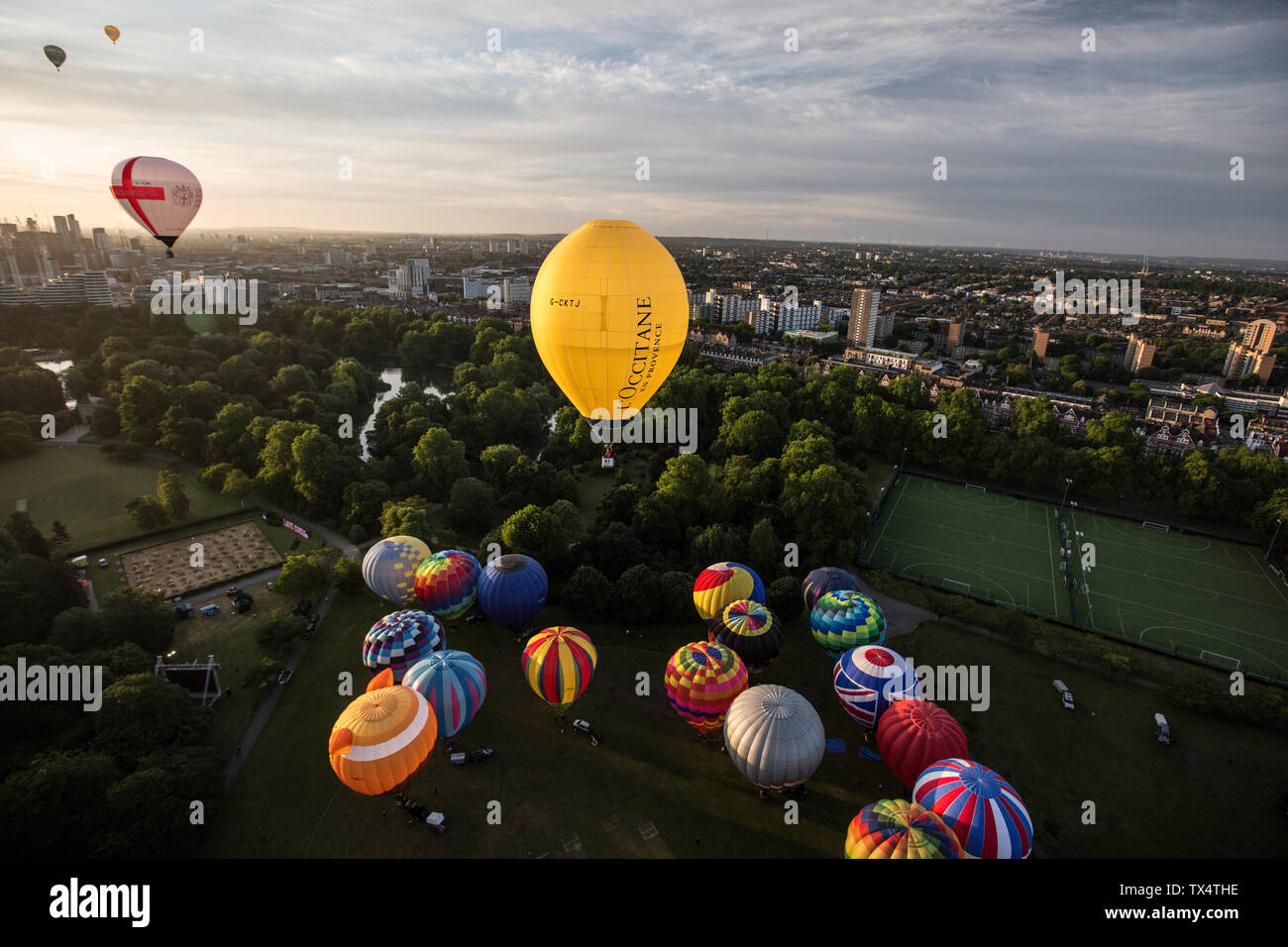Lord mayor’s balloon regatta 2019 hi-res stock photography and images ...