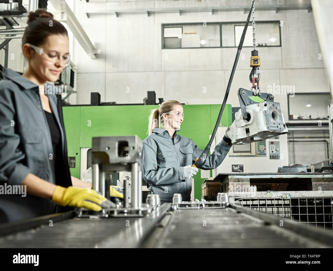 Hoisting machine hi-res stock photography and images - Alamy