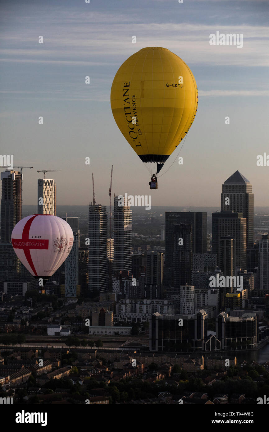 Lord Mayor's Hot Air Balloon Regatta 2019 across the London skyline ...