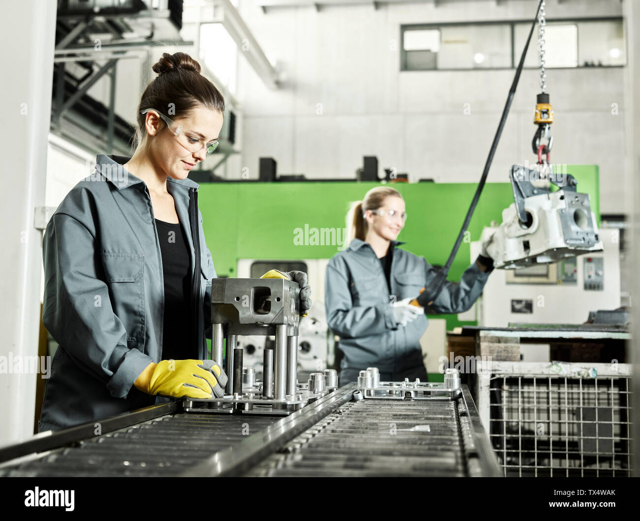 Working as part of a team hi-res stock photography and images - Alamy