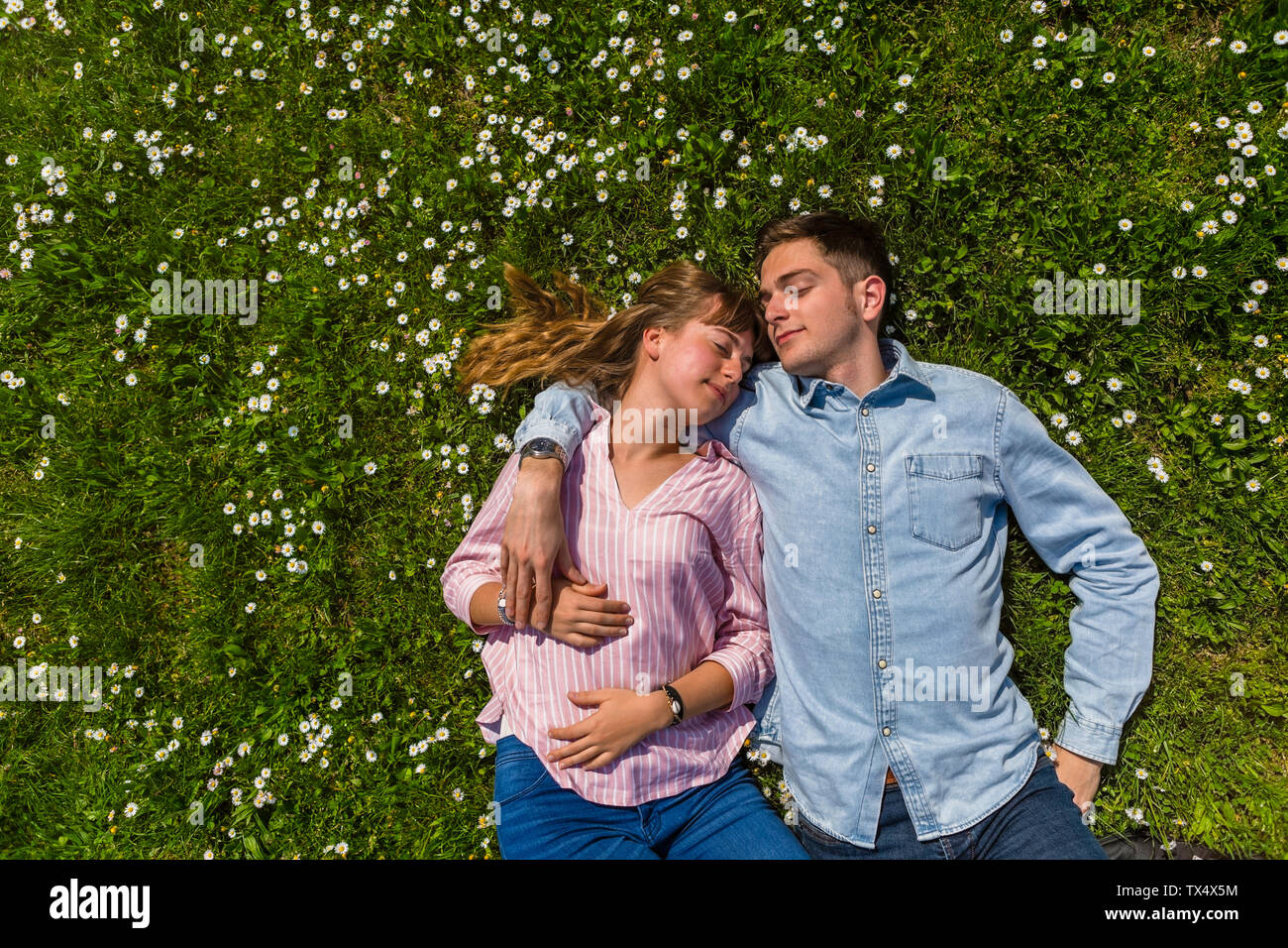 Overhead grass hi-res stock photography and images - Alamy