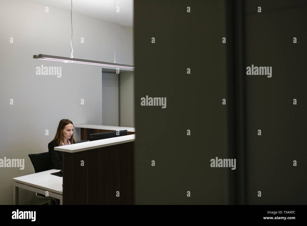 Woman reception desk hi-res stock photography and images - Alamy