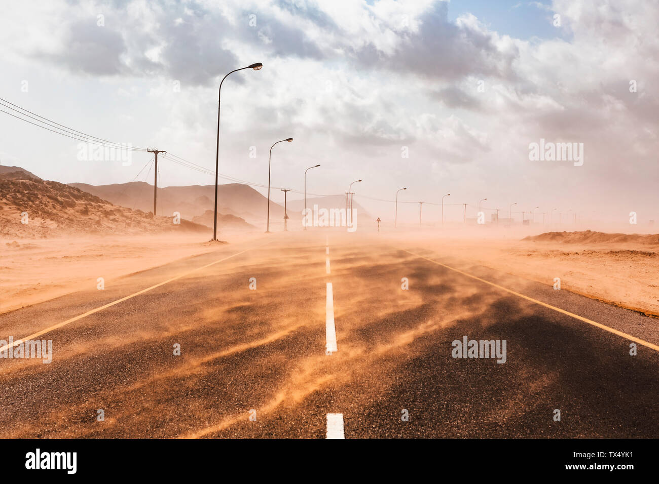 Sandstorm in the desert hi-res stock photography and images - Alamy