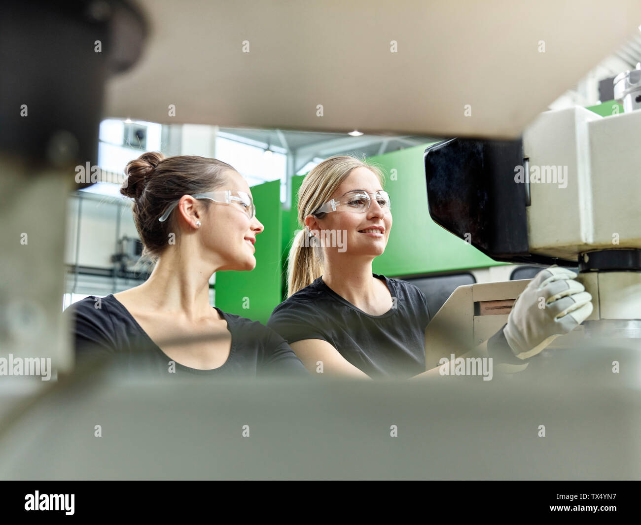 Two women working hi-res stock photography and images - Alamy